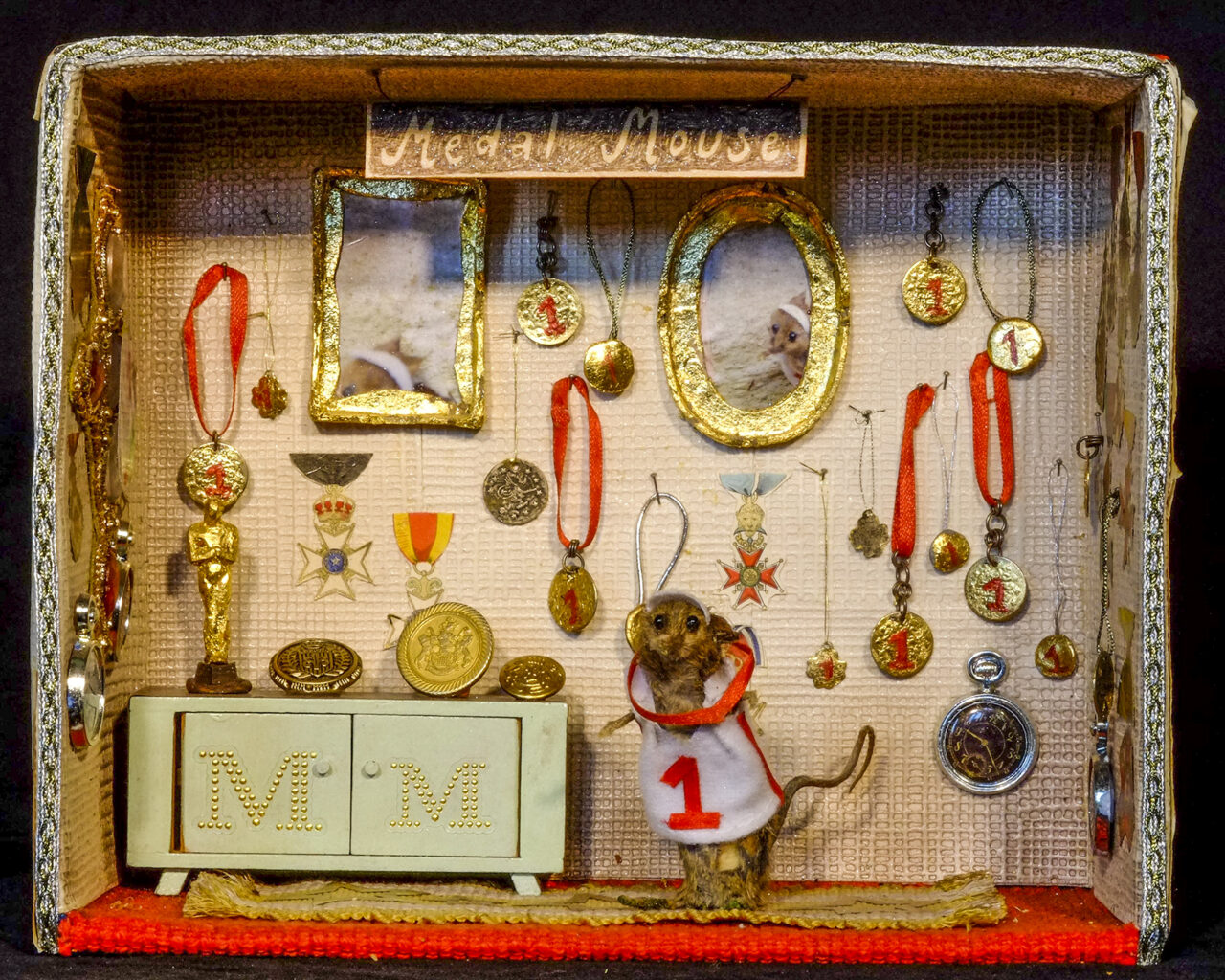 Medal Mouse - Lisa Lindqvist
